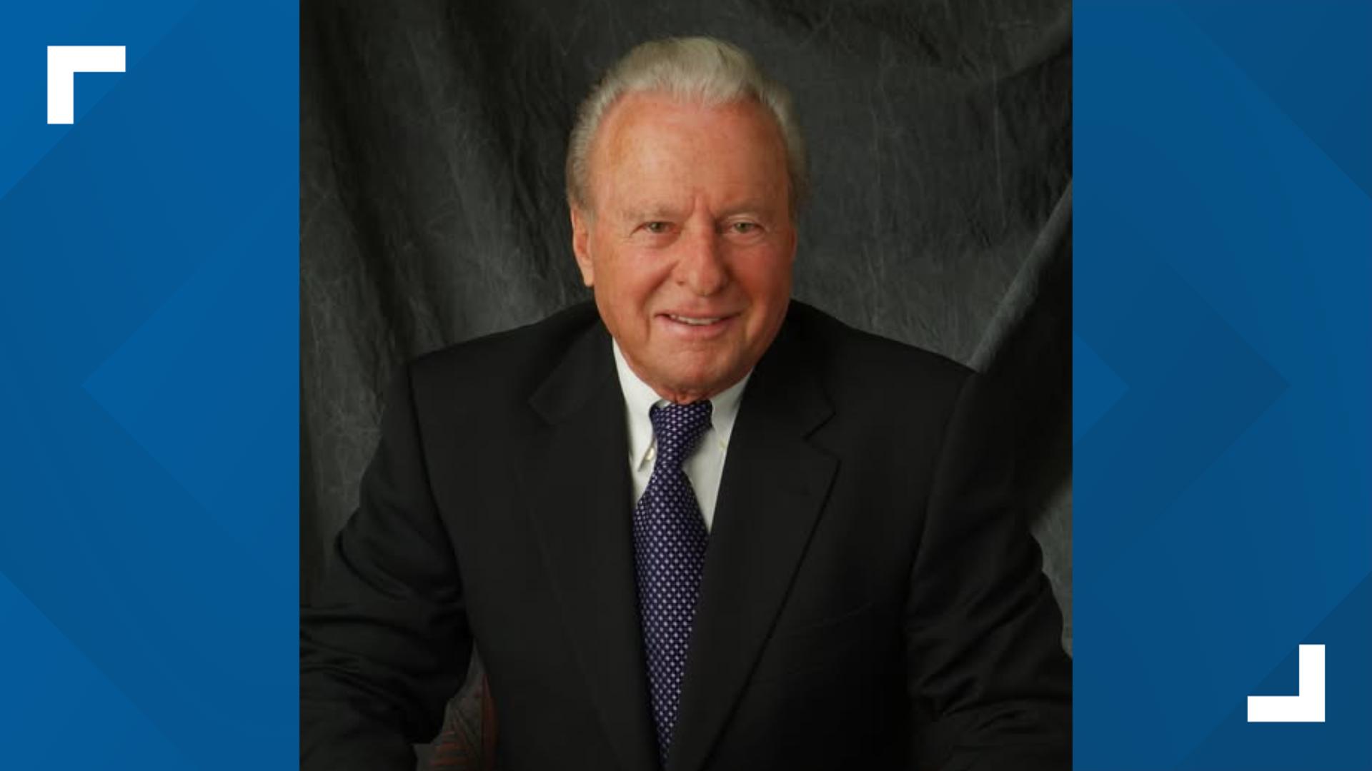 Bill Knapp, Iowa developer and philanthropist, dies at 99 | weareiowa.com