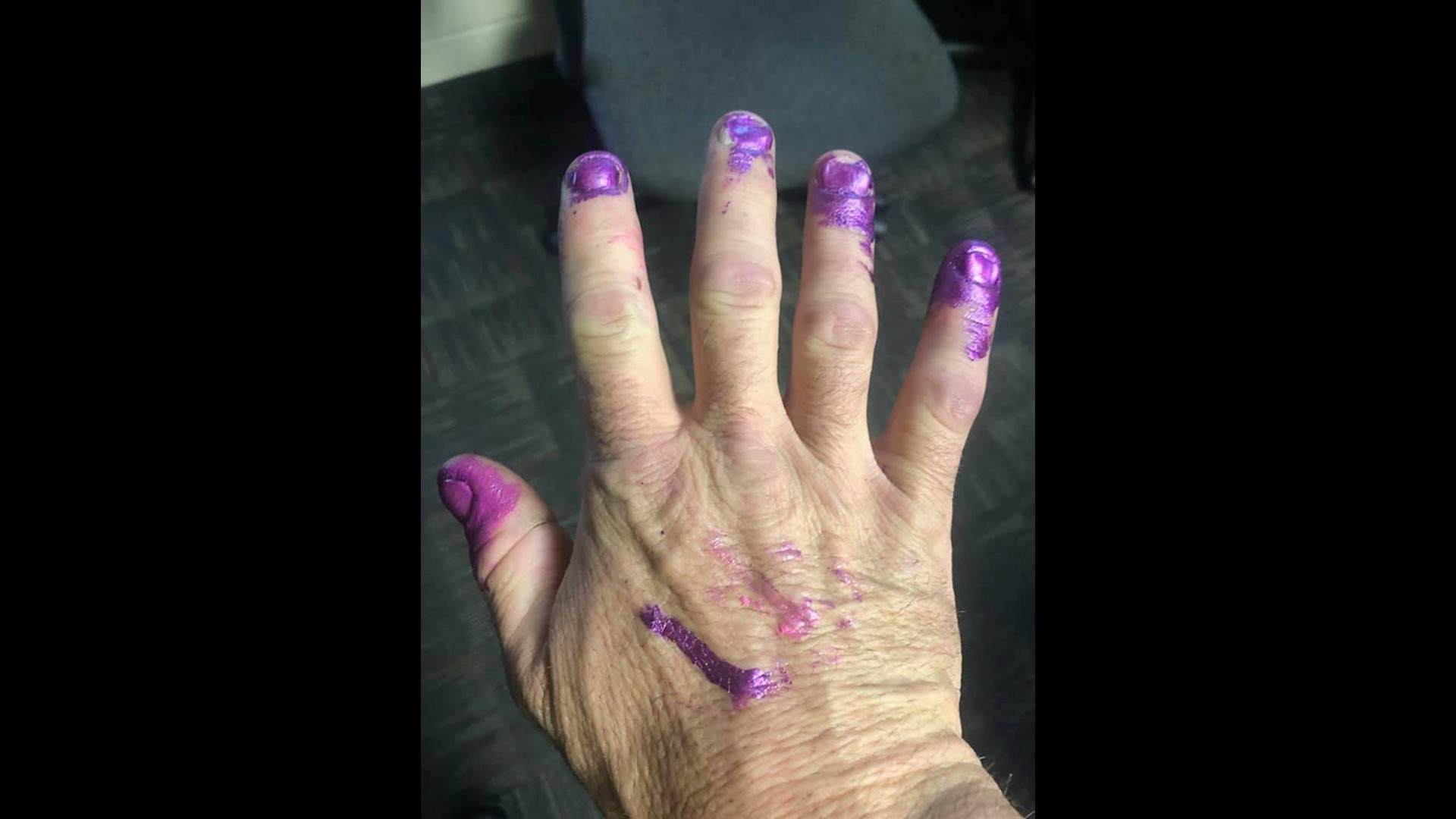 Firefighters calm frightened girl after crash by letting her paint ...