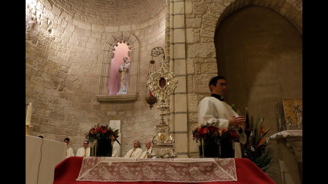 Relic believed to be from Jesus’ manger returned to Holy Land | fox43.com