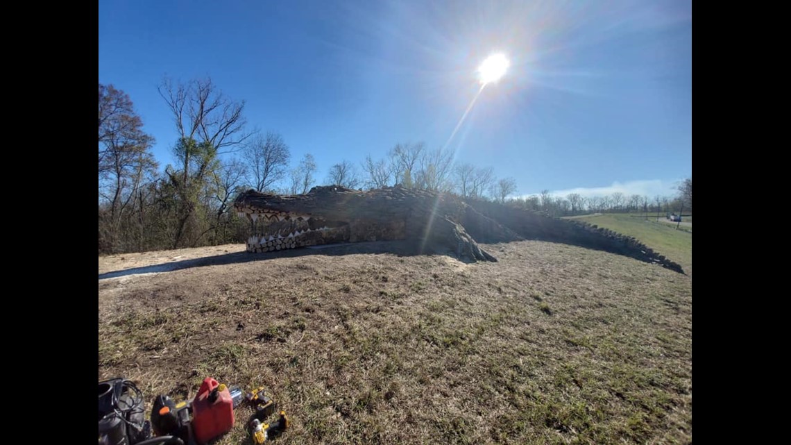 Massive 60-foot alligator bonfire built on Mississippi River levee ...