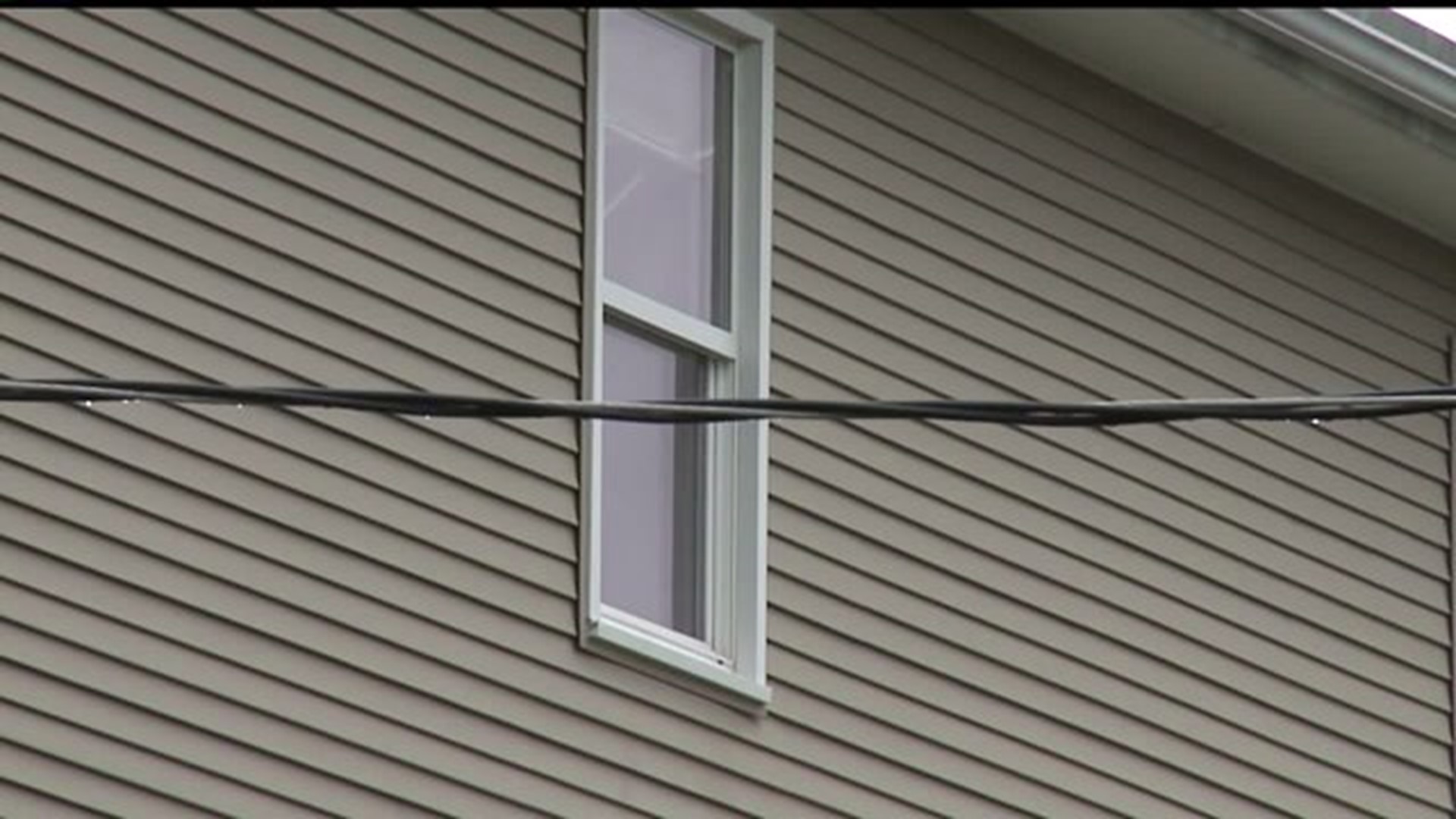 Child survives fall from 3rd floor window | fox43.com