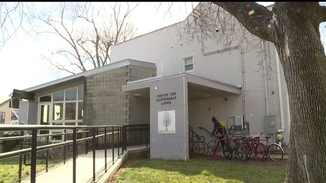 Students live green at Dickinson College ‘Treehouse’ | fox43.com