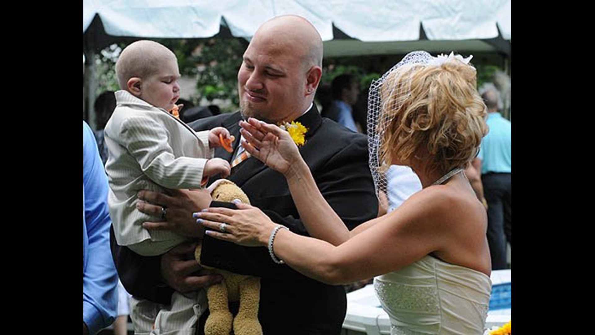 Boy, 2, dies after serving as parents’ best man | fox43.com