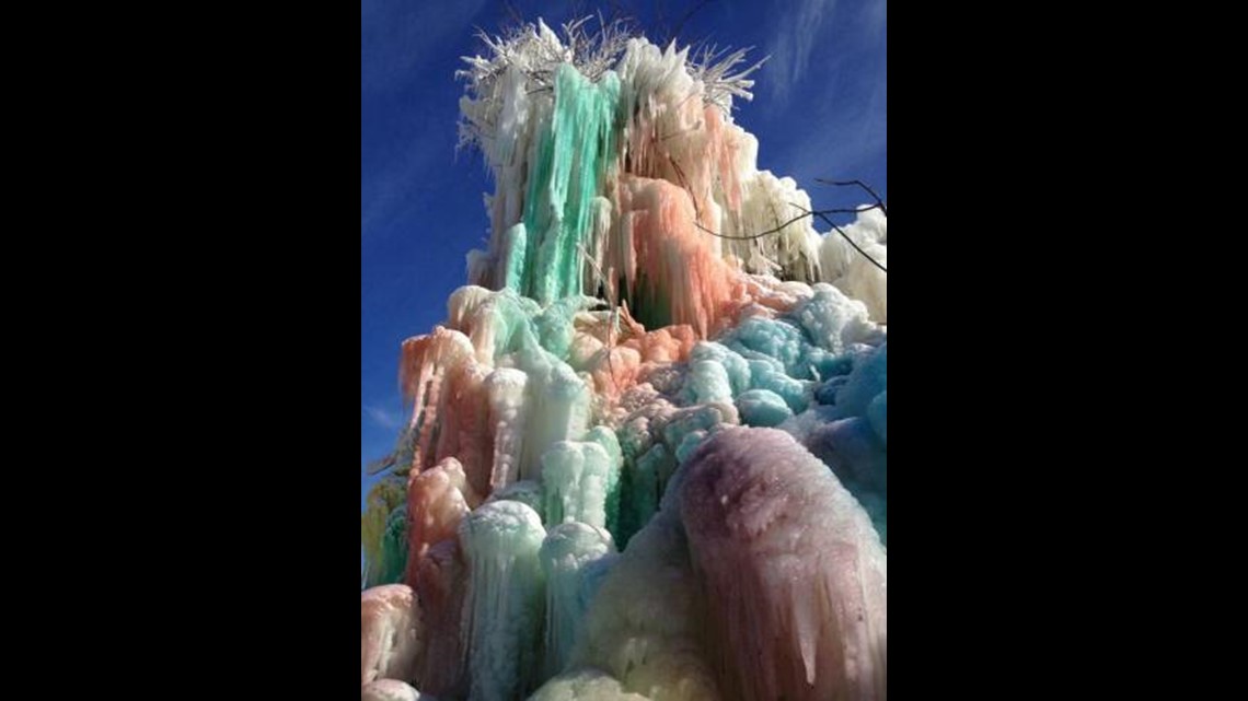 Indianapolis “Ice Tree” wows locals and tourists alike | fox43.com