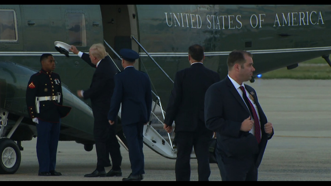 President Trump puts windblown hat back on Marine | fox43.com