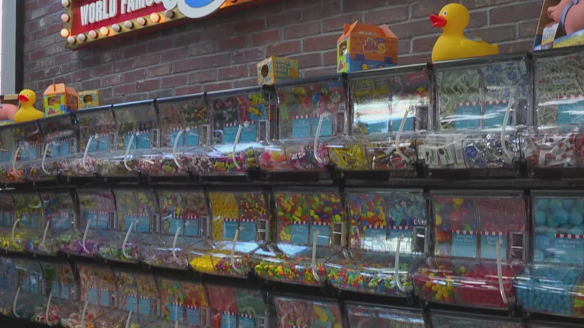 Grandpa Joe's Candy Shop opens York location | fox43.com