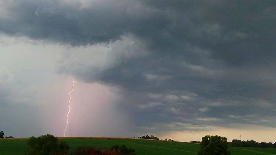 September storms bring plenty of 'striking' lightning photos | fox43.com