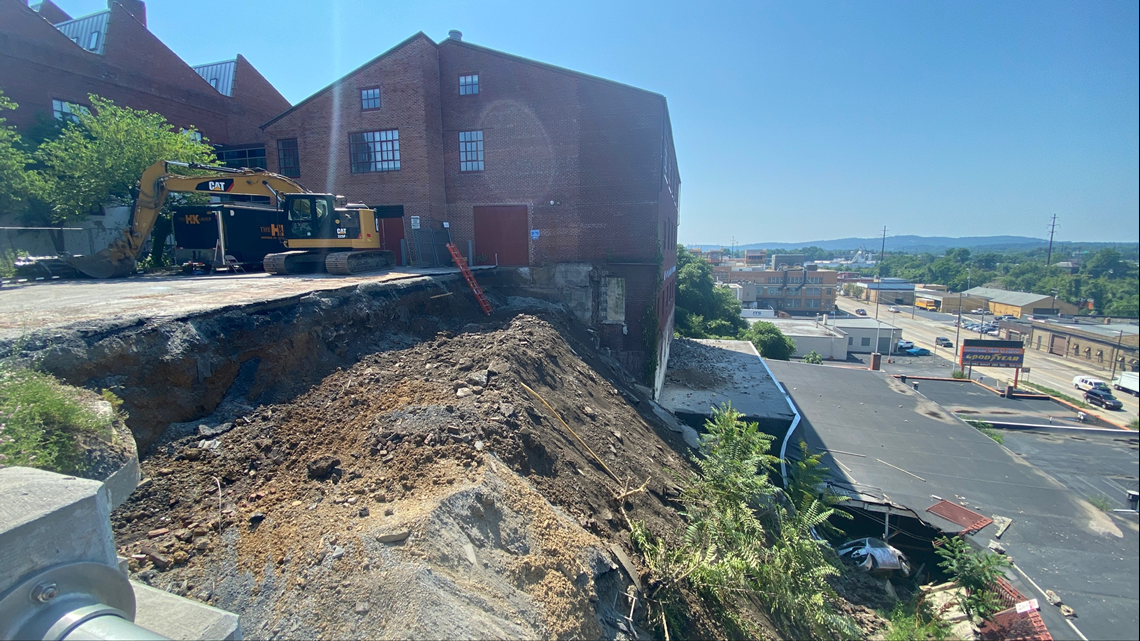 Clean-up begins at site of Harrisburg wall collapse | fox43.com