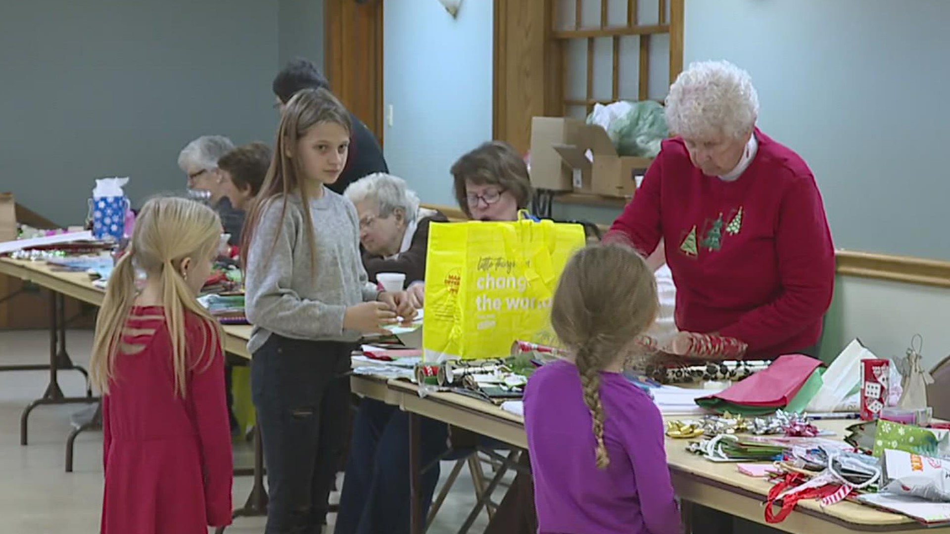 Lancaster Co. Secret Santa aims to help kids buy gifts | fox43.com