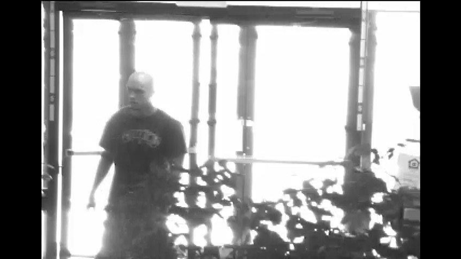 Suspects sought in armed robbery at Union Community Bank | fox43.com