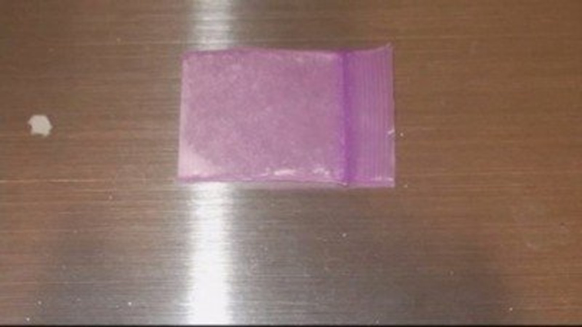 Dad finds meth in daughter’s Halloween candy | fox43.com