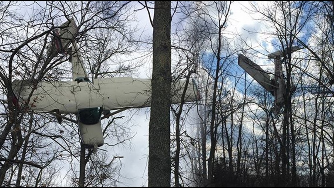 Pilot not hurt after crashing plane into trees in Adams County | fox43.com