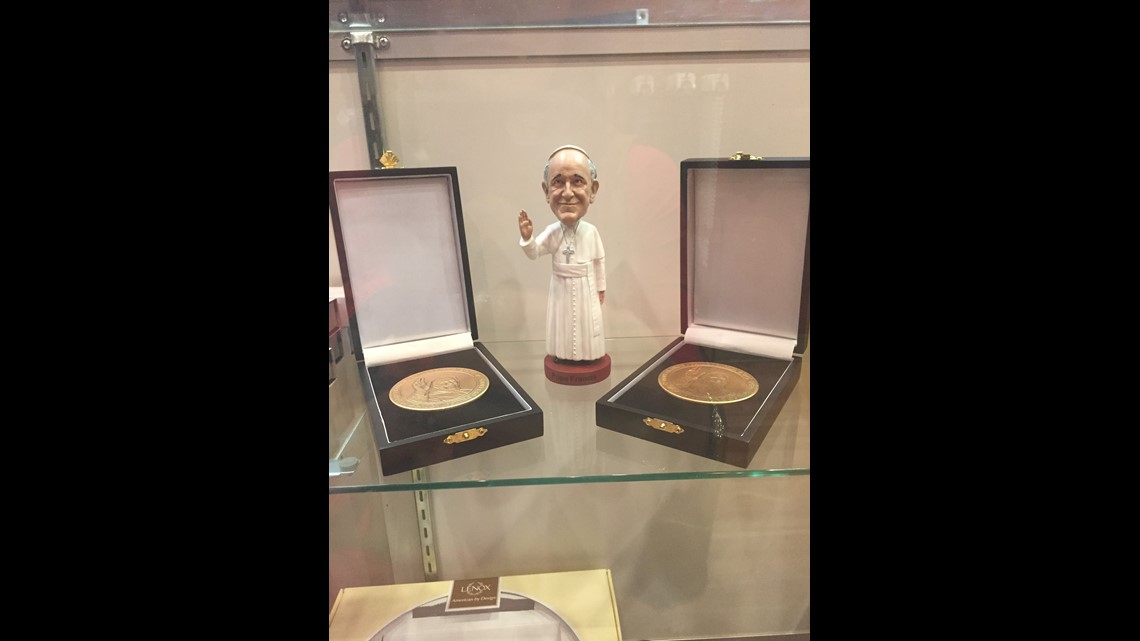 Pope-inspired merchandise taking over Philadelphia | fox43.com