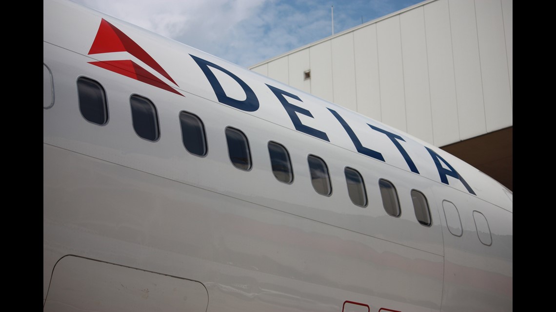 Delta flight evacuated because of smoke in the cabin | fox43.com