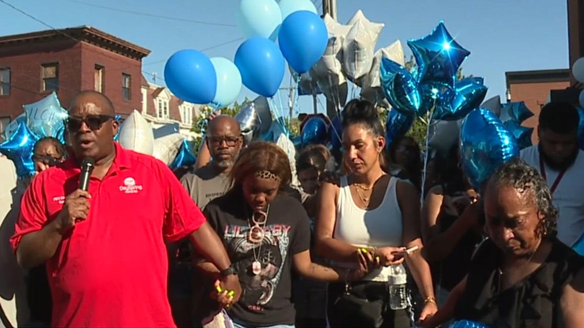 Harrisburg honors teen killed in bus stop shooting with balloon release ...