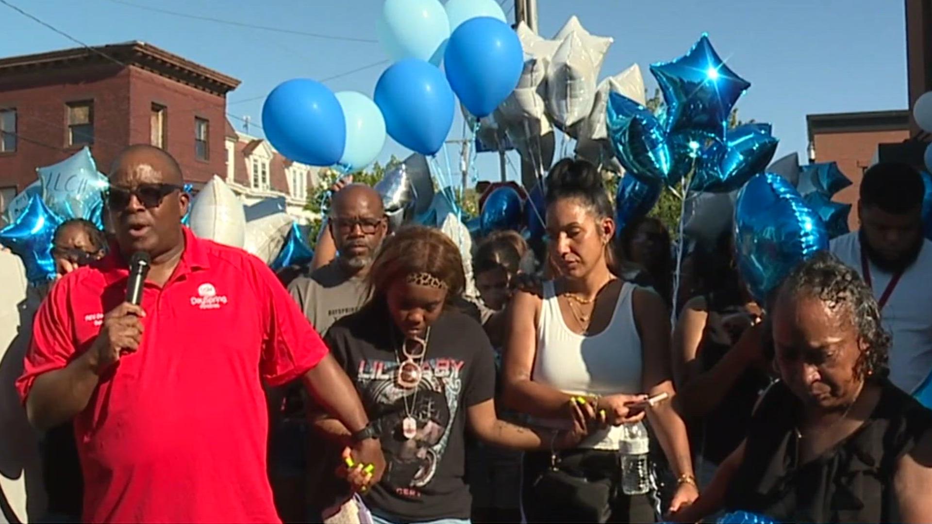 Harrisburg honors teen killed in bus stop shooting with balloon release ...