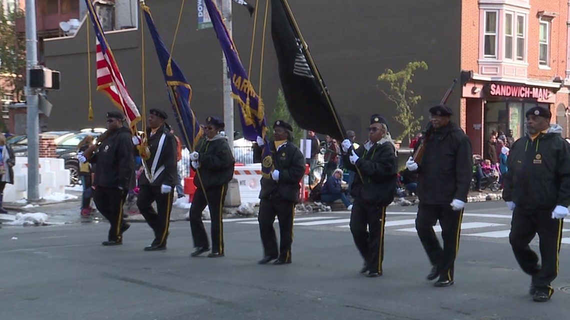 Harrisburg celebrates with annual Holiday Parade | fox43.com