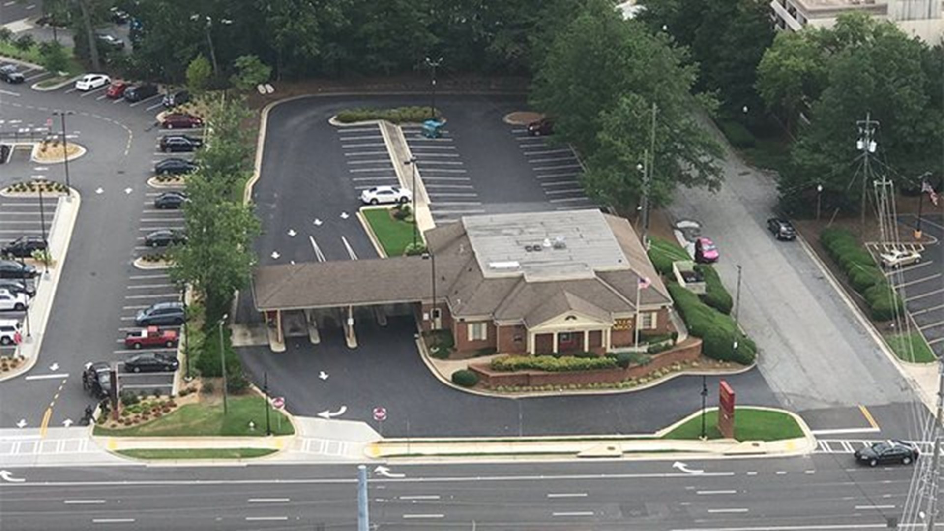 Update: Suspect dead in Georgia bank hostage standoff | fox43.com