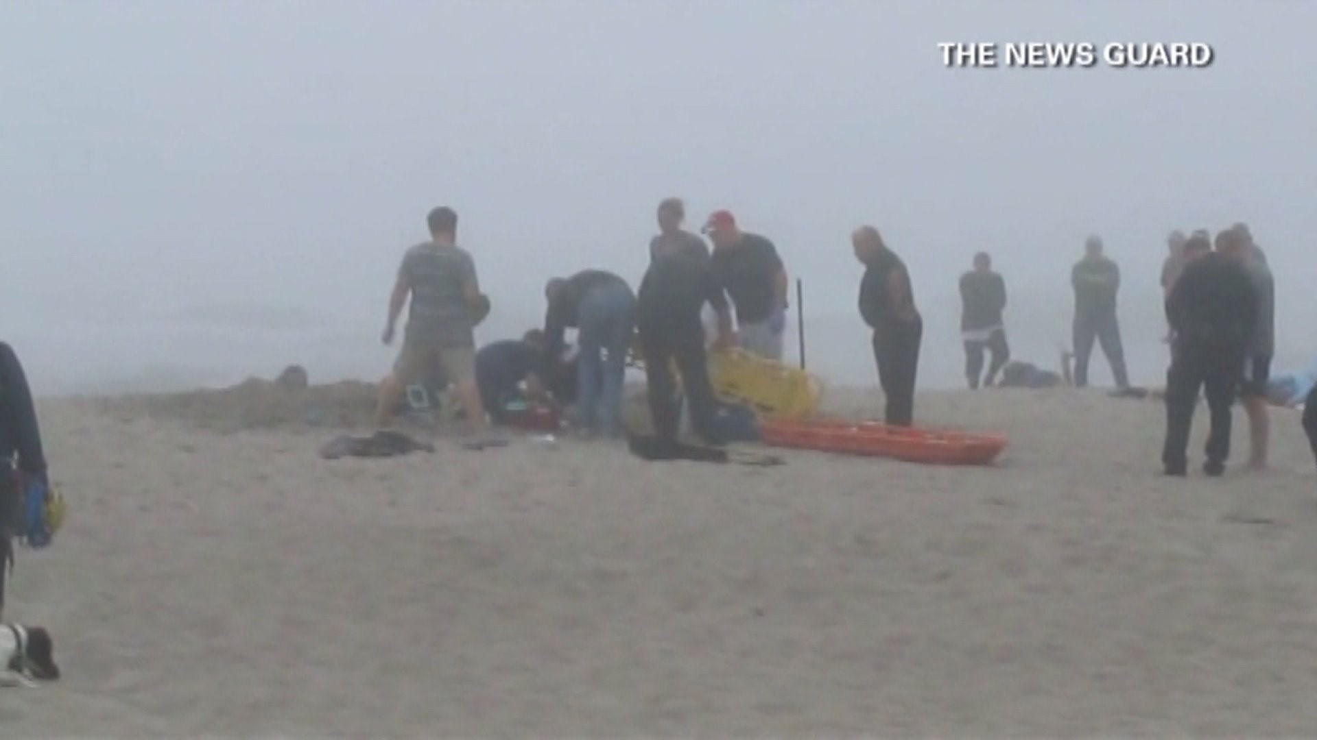 Sand collapse kills 9-year-old girl at Oregon beach | fox43.com