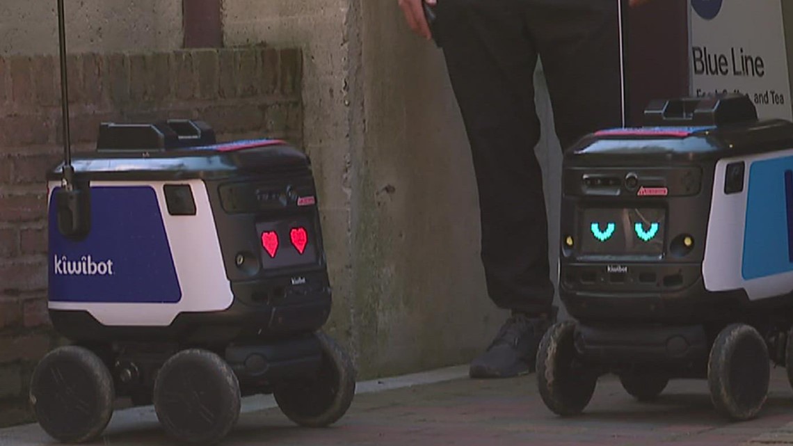 Pennsylvania College enlists robots to deliver food to students | fox43.com