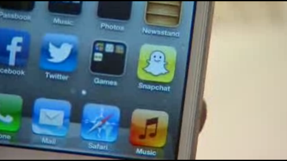 Hackers access thousands of private cell phone photos | fox43.com