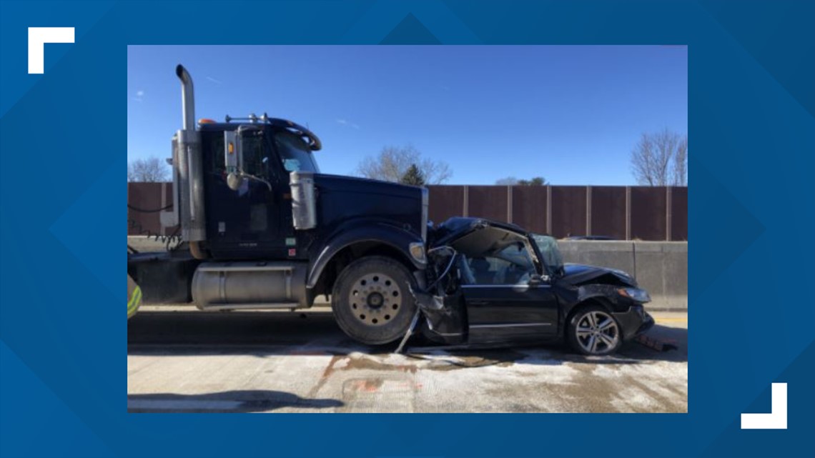 2 people injured in 3-vehicle crash involving 2 tractor trailers on ...