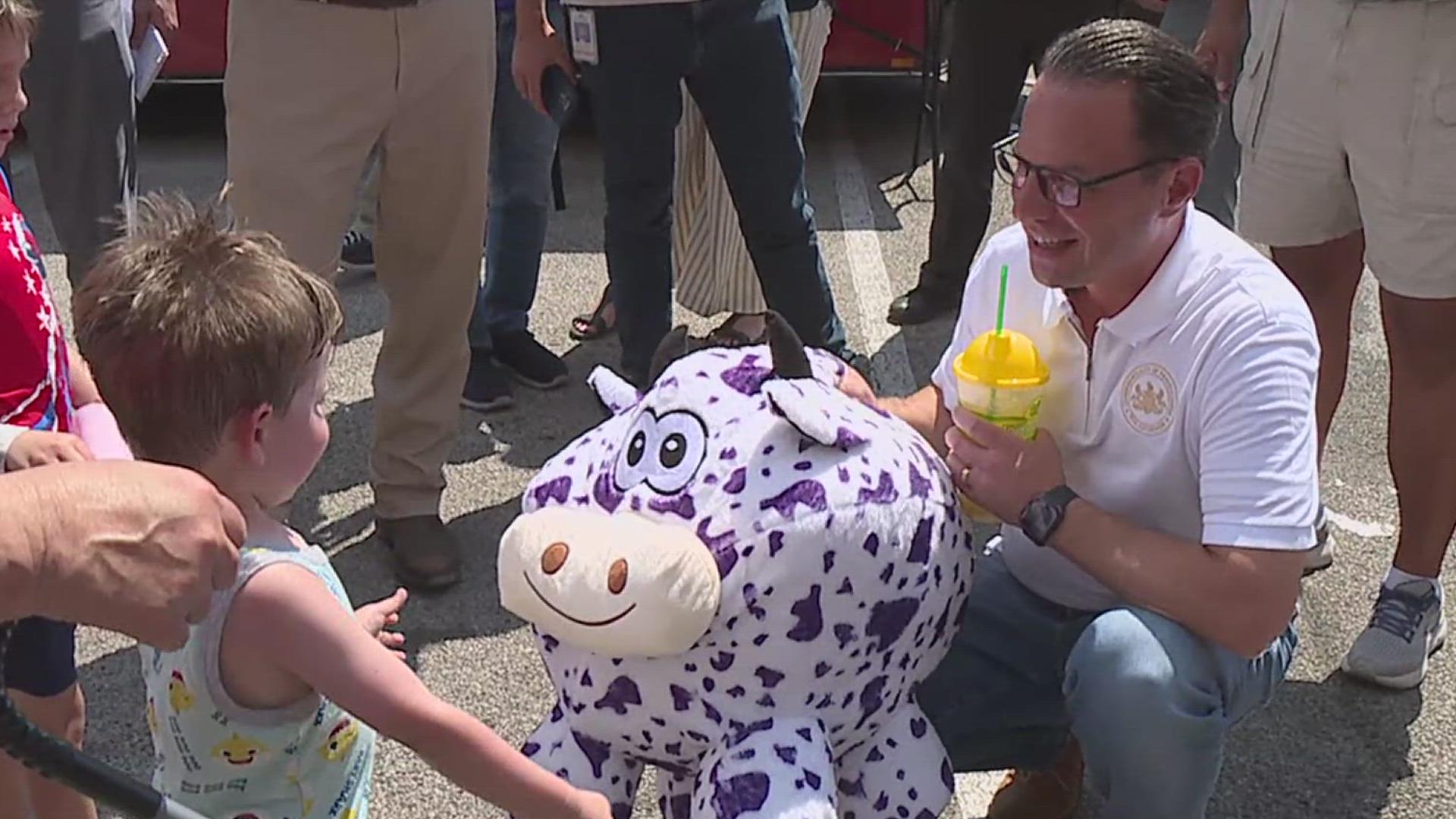 Governor Shapiro visits York State Fair | fox43.com