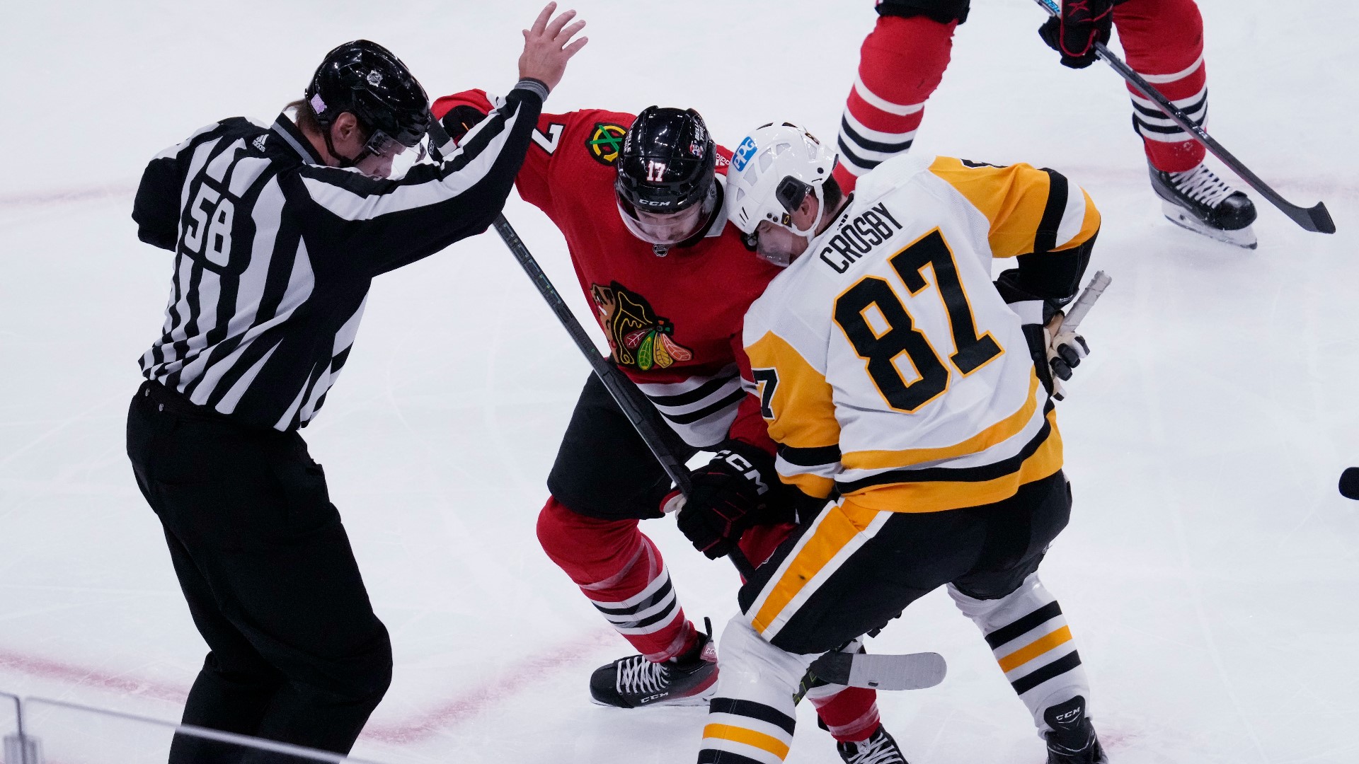 Crosby, Malkin score as Penguins beat Blackhawks 5-3 | fox43.com