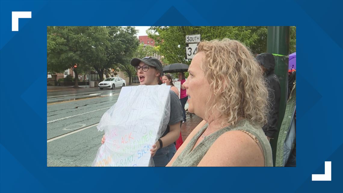 Viral Video: Cheerleader throws down with girl who challenges her to ...