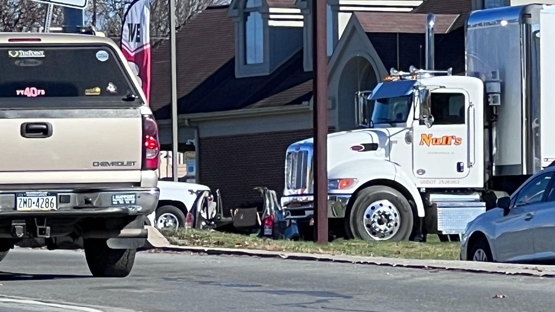 Multi-vehicle crash under investigation in Sadsbury Township | fox43.com