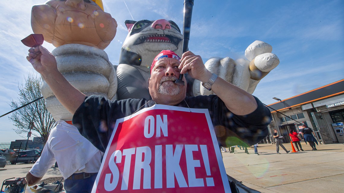 Workers at Philadelphia sports stadium hit picket lines for one-day ...