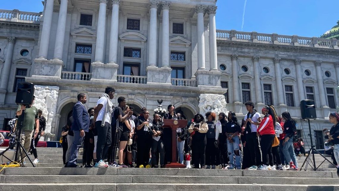 Students rally against gun violence at Capitol | fox43.com
