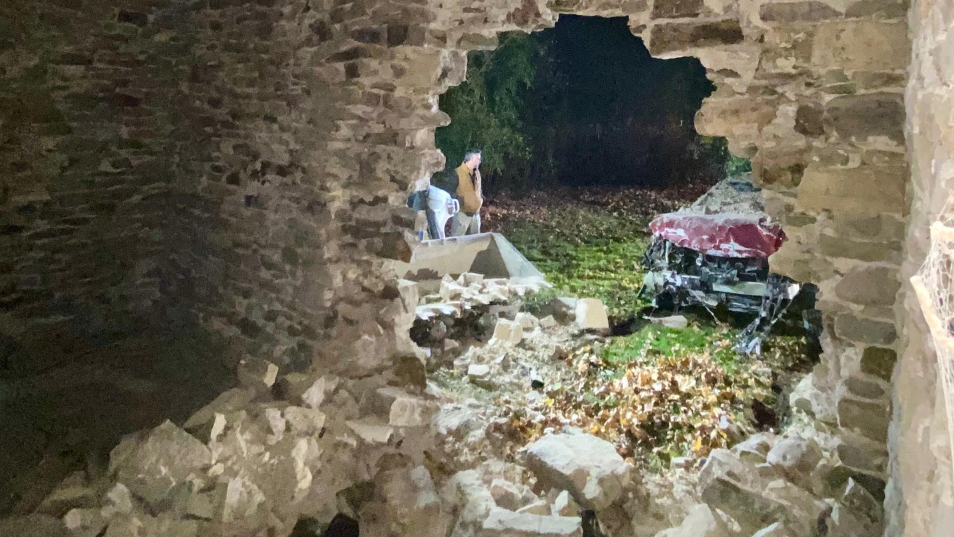 Car crashes into 200-year-old York building, driver fled scene | fox43.com