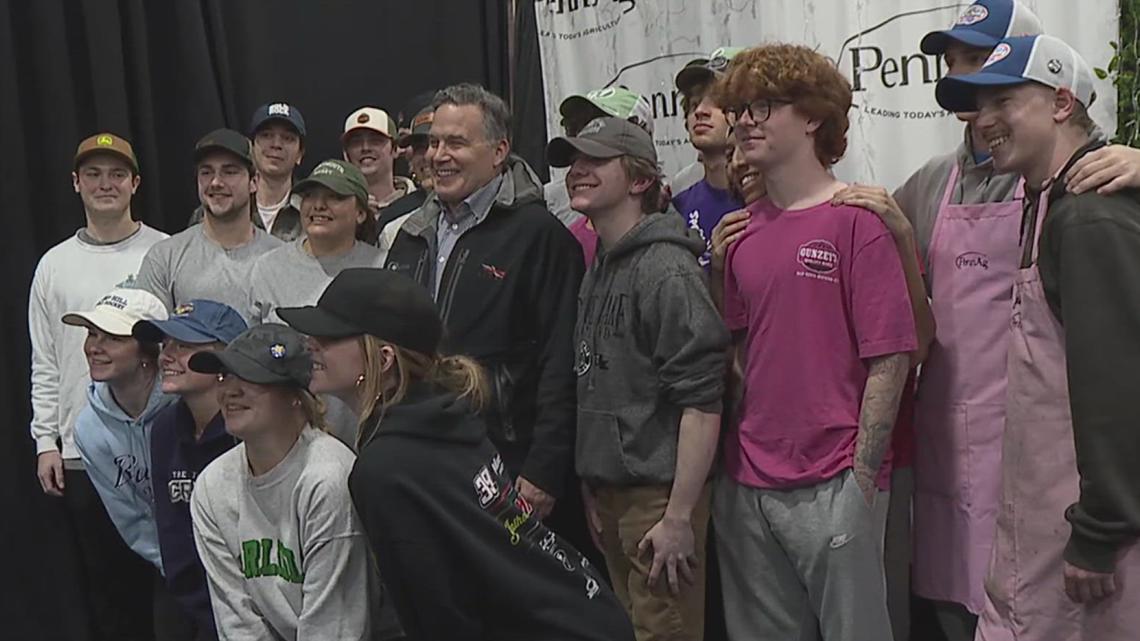 Senator McCormick attends PA Farm Show's last day | fox43.com