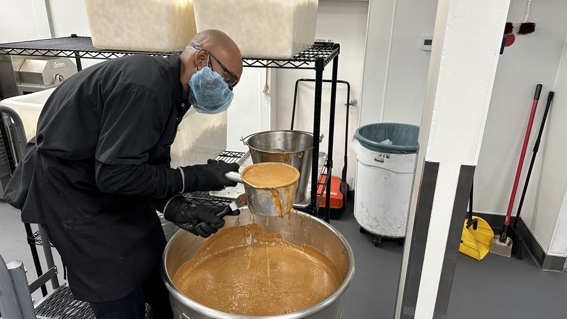 Candy clash takes center stage in Calder Cup Finals | fox43.com