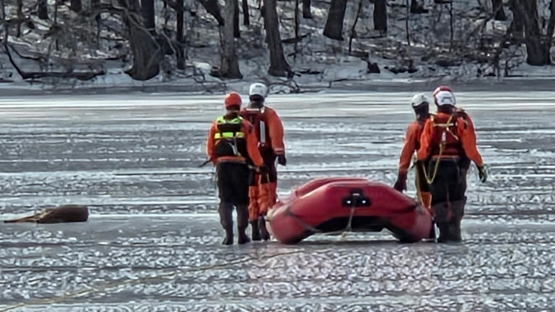 Lancaster County fire crews rescue deer stuck on ice | fox43.com
