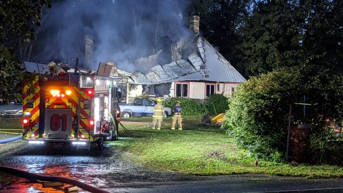 Crews respond to barn fire in Lancaster County | fox43.com