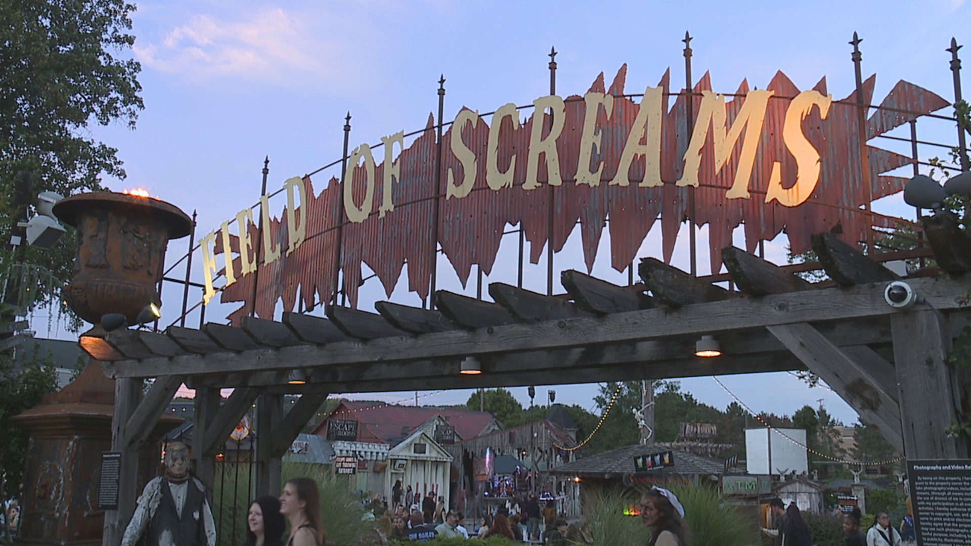Field of Screams thrills guests with new frights in 33rd season | fox43.com