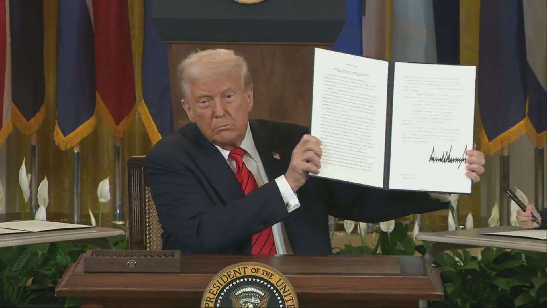Trump signs order to eliminate US Department of Education | fox43.com