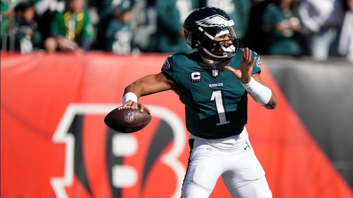 Eagles QB Hurts' mismatched cleats and stout performance puts Bengals ...