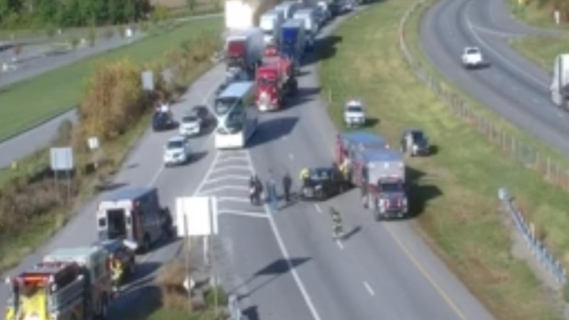 Crash on I-81 in Cumberland County stops traffic | fox43.com