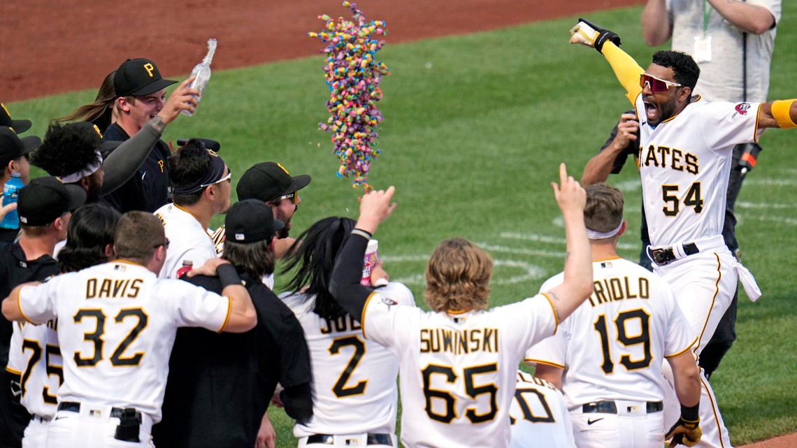 Pirates rally twice to beat Phillies | fox43.com