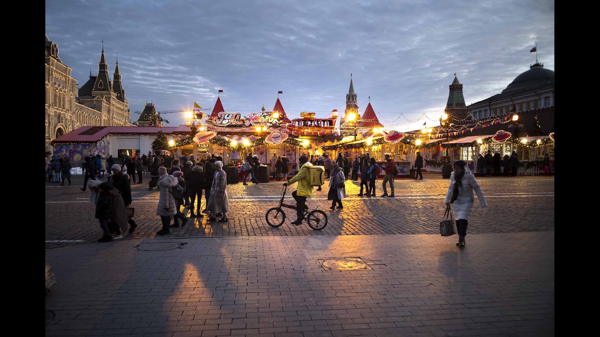 Record high temperatures cast gloom over festive season in Moscow ...