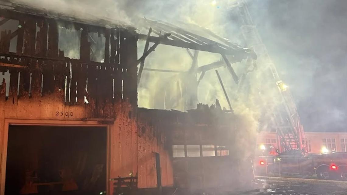 Crews put out large barn fire in Lancaster County | fox43.com