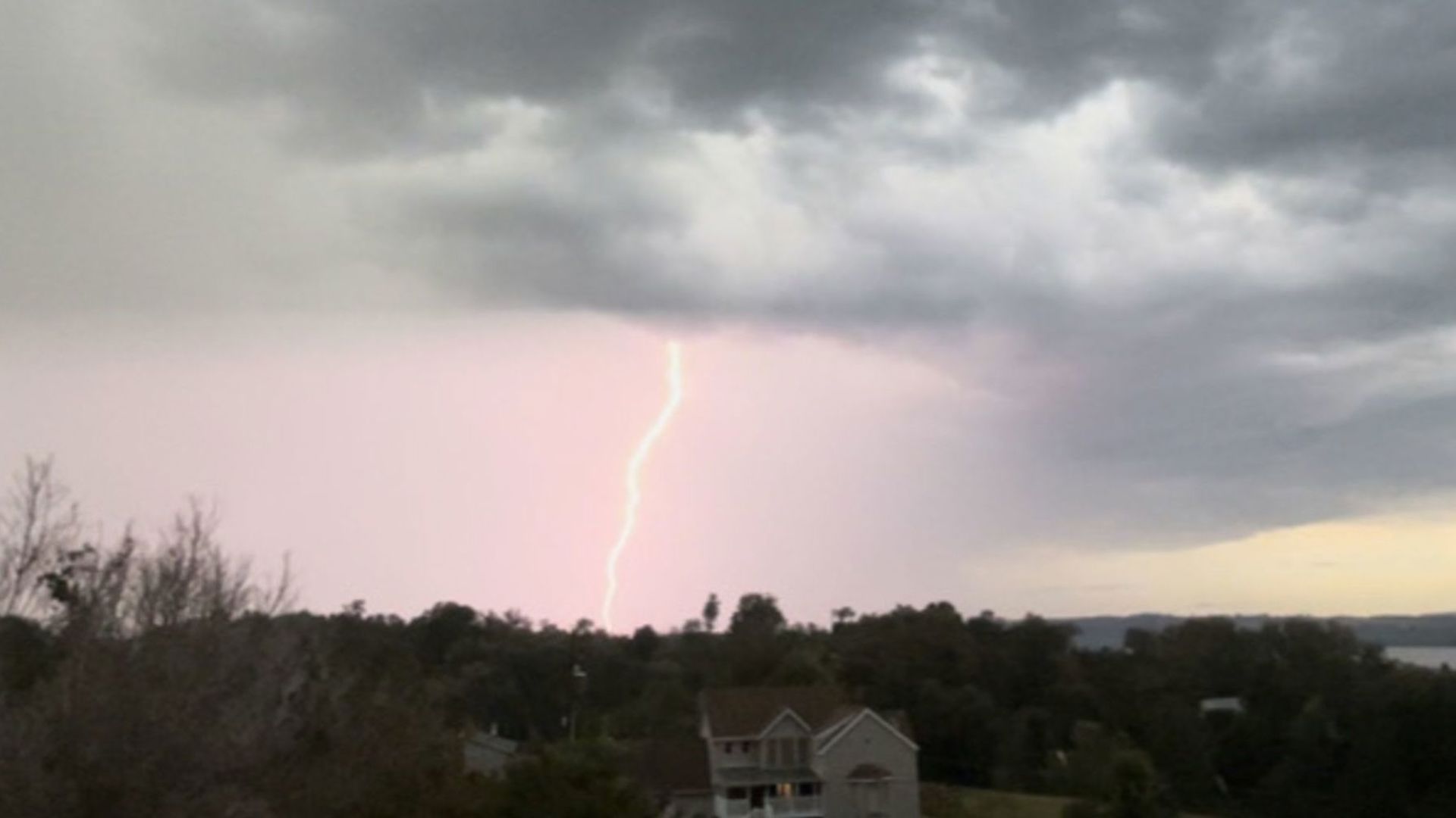 September storms bring plenty of 'striking' lightning photos | fox43.com