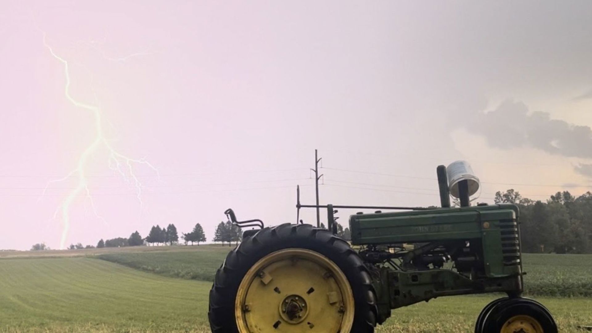 September storms bring plenty of 'striking' lightning photos | fox43.com