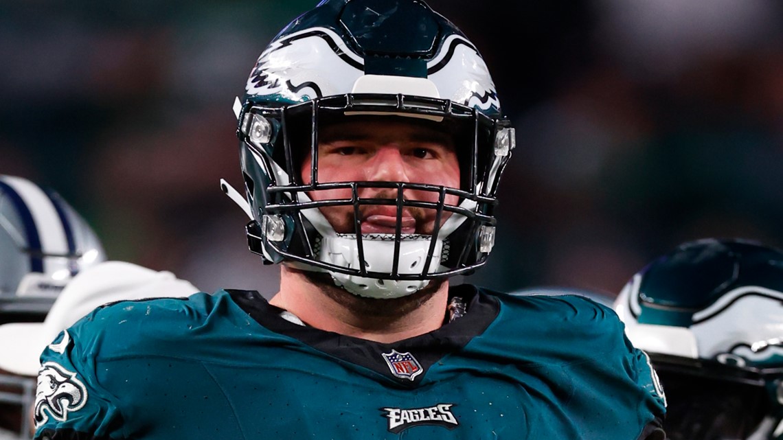 Landon Dickerson re-signs with Eagles | fox43.com