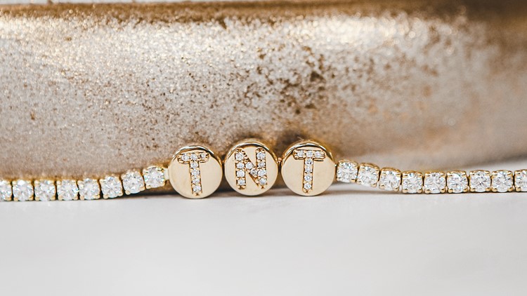 Wove, the jewelry company that crafted Taylor Swift's bracelet | fox43.com