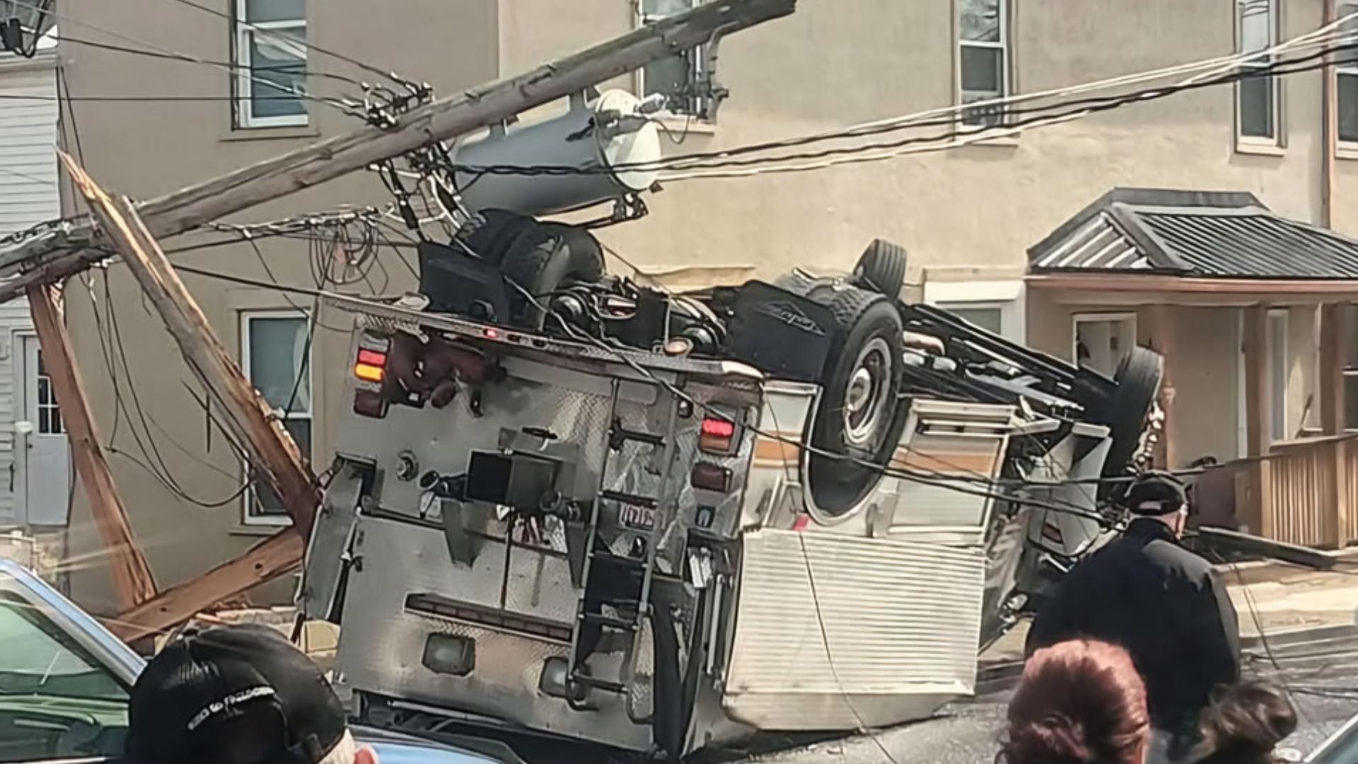 Fire tanker crash leaves driver trapped in Lewistown | fox43.com