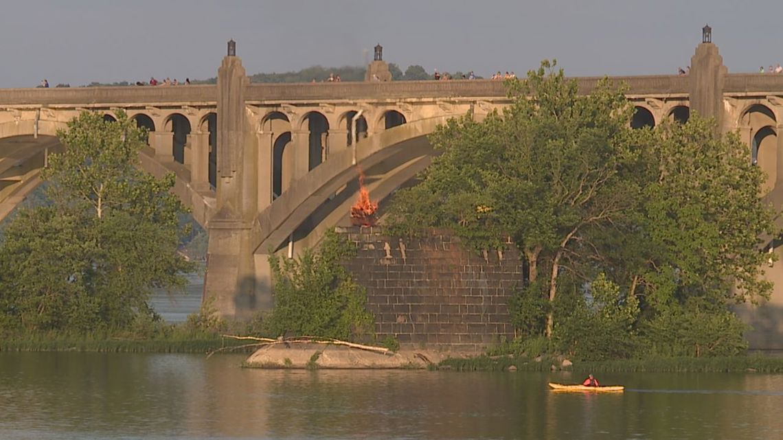 Organizers light up Columbia-Wrightsville Bridge piers to close out ...
